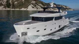 28m CdM Nauta Air 90 motor yacht Icon sold off market